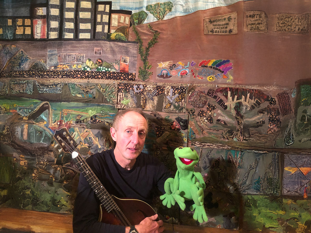 PUPPET SHOWS - Paddling Puppeteers